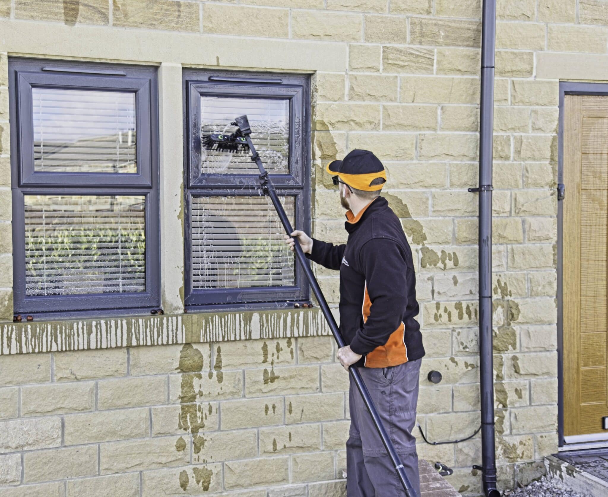 Traditional Vs Water-Fed Pole Window Cleaning - Window Cleaners in ...